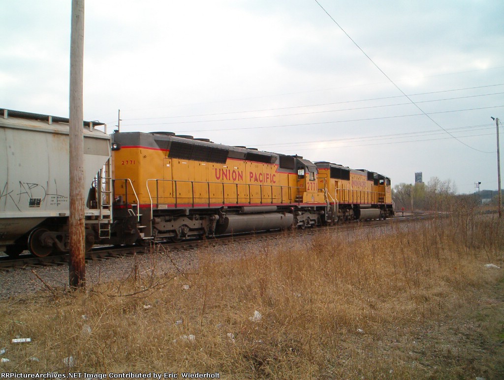 UP 4053 & UP 2771 leaving Short Line Yard